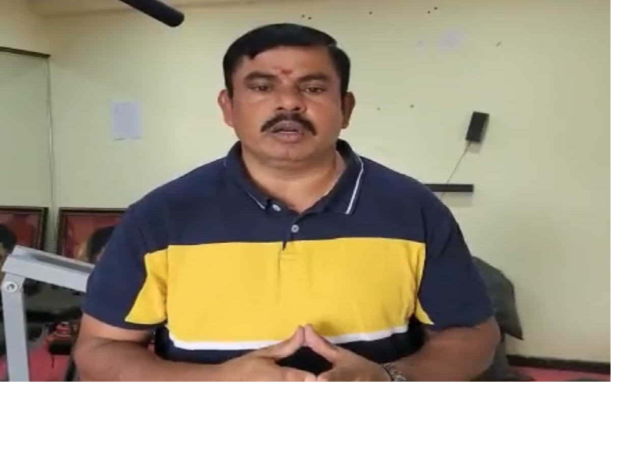 BJP MLA Raja Singh Stopped from Entering Telangana Secretariat ...